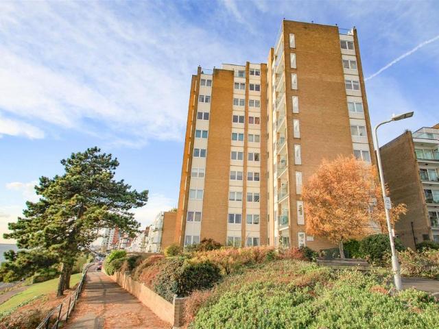 Manor Road, Westcliff On Sea 2 bed apartment to rent £1,595 pcm £368 pw