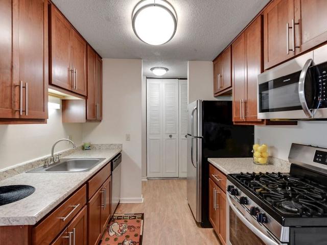 Manor Royal Apartments 1 Bedroom Apartment for Rent at 3930 Lancaster Ln N, Plymouth, MN 55441