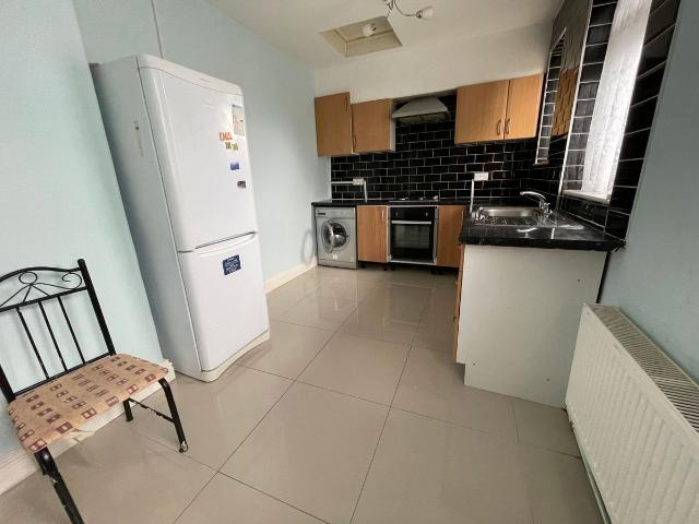 Manor Square, Dagenham RM8, 1 bed flat to rent, £1,450 pcm | PrimeLocation