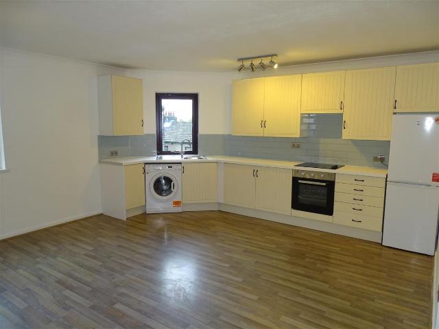Manor Square, Yeadon, Leeds, West Yorkshire LS19, 2 bed flat to rent, £950 pcm | PrimeLocation