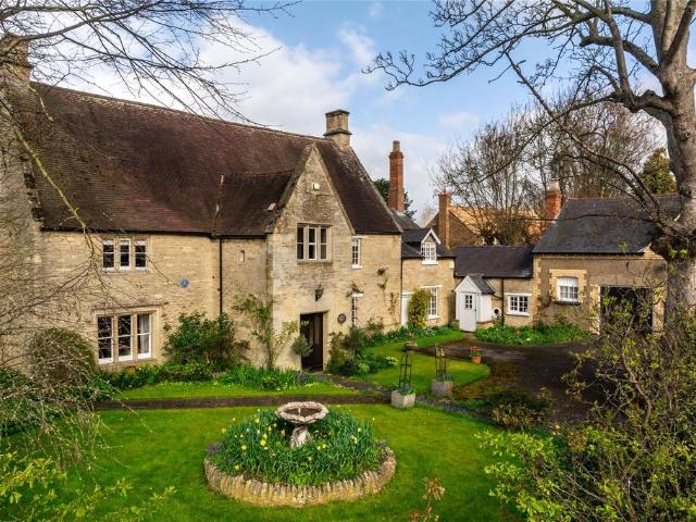 Manor Street, Raunds, Wellingborough. 7 bed detached house to rent £3,500 pcm £808 pw