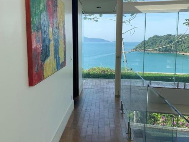 Mansão com vista para o mar em Ubatuba