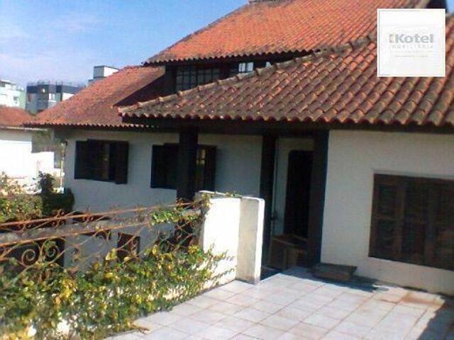 Mansão com 05 Quartos no Bairro Partenon