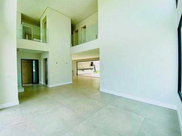 Mansão com 4 Suítes, Elevador e Vista para a Serra à venda, 437 m² por R$ 4.500.000 Condomínio Res
