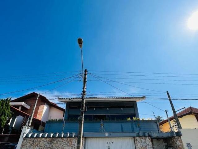 Mansão com 4 suítes, 3 salas, 6 banheiros, 7 vagas, no Jardim Santa Rosália