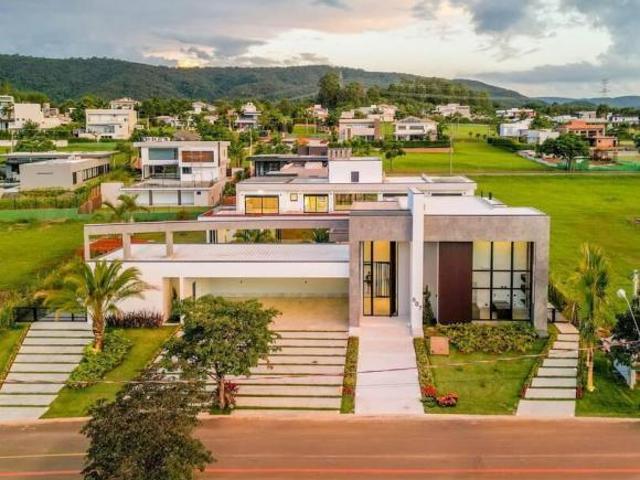 Mansão com 8 suítes no PORTAL JAPY GOLF CLUB