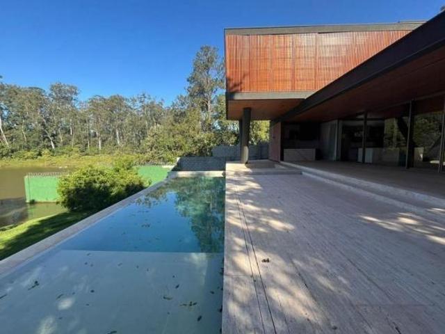Mansão Contemporânea de Alto Luxo no Condomínio Lago Azul – Araçoiaba da Serra