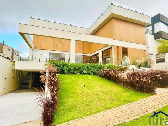 Mansão Contemporânea no Tamboré 10 com 4 Suítes, Automação Total e Rooftop Exclusiv