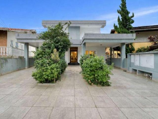 Mansão á venda Granja Viana 650 m² com 5 suítes e 4 vagas
