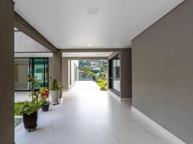 Mansão altíssimo padrão no Tamboré 1 com projeto assinado e vista deslumbrante