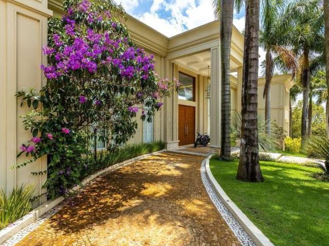 Mansão de Alto Luxo no Villa Solaia com 5 Suítes