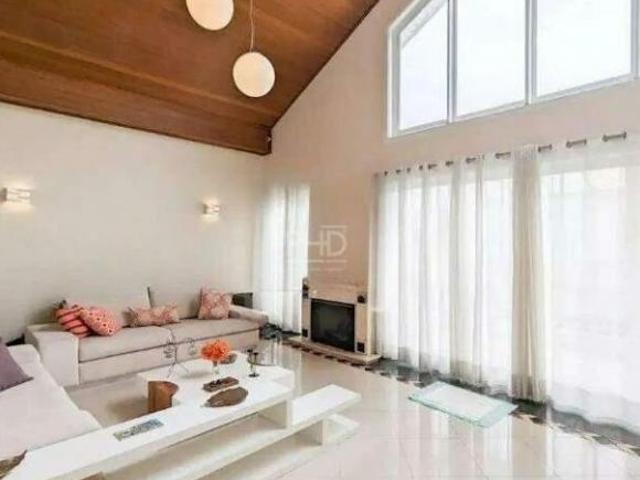 Mansão de Alto Padrão com 5 Dormitórios, Piscina e Área Gourmet Completa