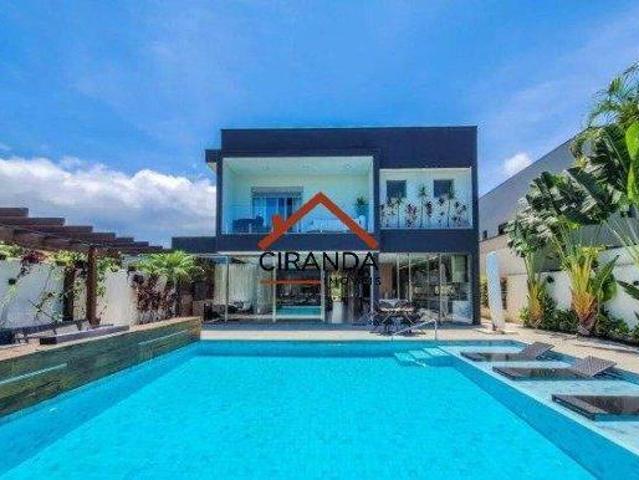 Casa Alto Padrão com 6 Suítes, Elevador e Fundo para o Golfe em Bertioga