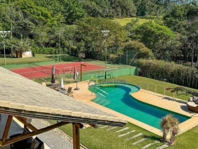 Mansão de alto padrão à venda em condomínio fechado na represa de Piracaia – 5 suítes, vista panorâm