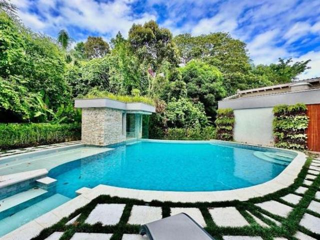 MANSÃO DE ALTO PADRÃO NA RIVIERA DE SÃO LOURENÇO