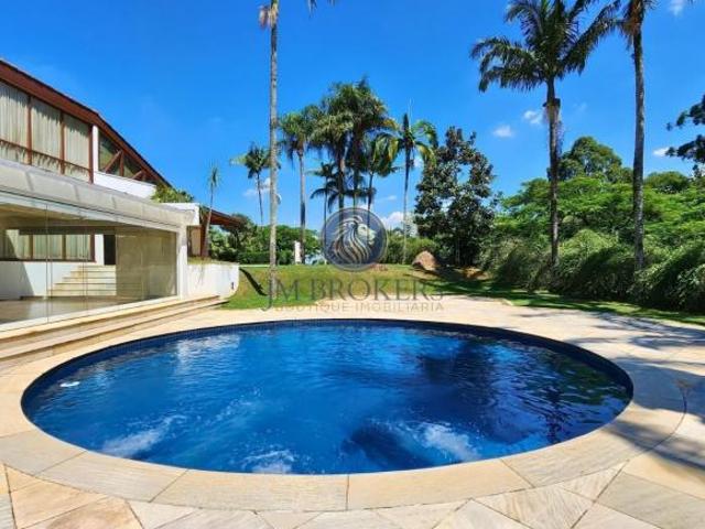 Mansão de luxo à venda no condomínio Tamboré 1, Alphaville, 5 suítes, 10 vagas e 3.300m² de área