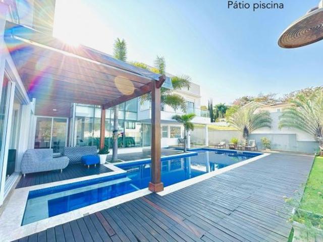 Mansão de Luxo no Condomínio Bosques do Junqueira 5 Quartos, Piscina e Área Gourmet