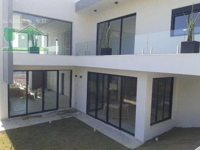 Mansão Deluxe e auto sustentável