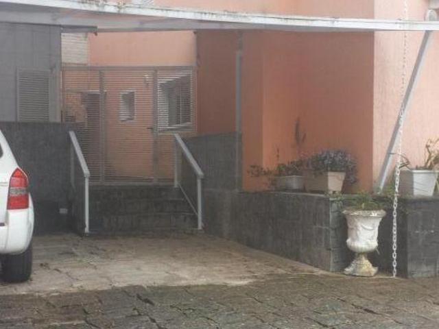 Mansão em condomínio Serra