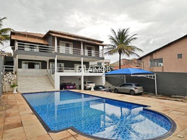 MANSÃO EM ARNIQUEIRA: LUXO E CONFORTO EM LOTE DE 725M² COM VISTA PRIVILEGIADA!