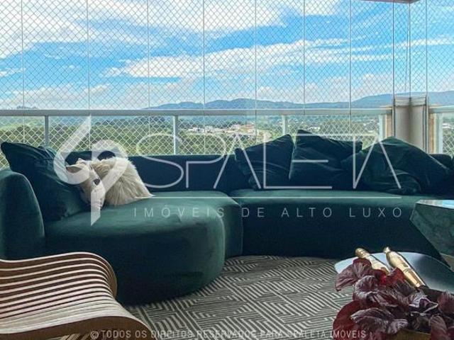 Mansão elevada, mobiliada, decorada e com vista fabulosa para a Serra do Japi à venda no Grand Garde