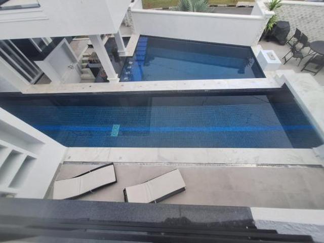 Mansão Estilo Resort 903m² com Elevador, Cinema, Balada, Piscinas Aquecidas e 4 Suítes Master