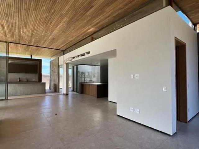 Mansão Exclusiva no Entre Verdes | 748m², 6 Dormitórios por R$ 11.300.000,00