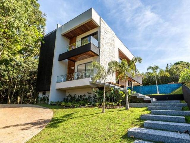 Mansão Exclusiva no Jardim das Palmeiras – 620 m² de Puro Conforto