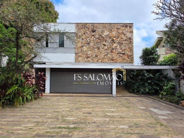 Mansão Exclusiva à Venda ou Locação – Arquitetura Única e Imponente