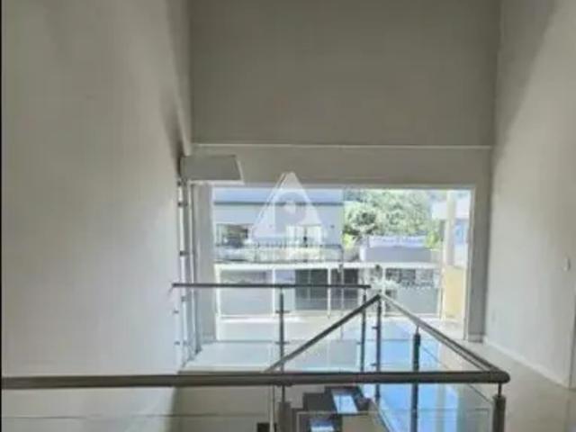 Mansão Impecável à Venda no Condomínio Pedra Mar