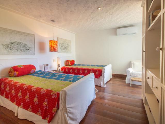 Mansão Imponente com Seis Suítes a 1min das Areias Praia da Ferradura Por Luxury Rentals
