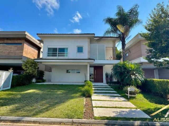 Mansão luxuosa localizada no Tamboré 11 400m² 4 Suítes