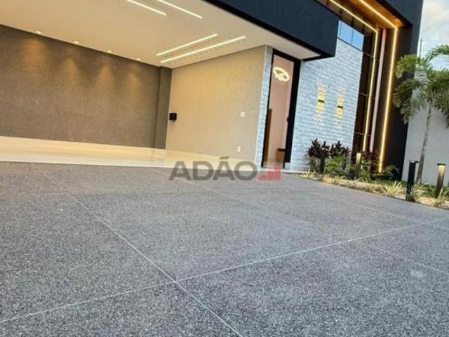 Mansão Moinho dos Ventos Residência de 223m² com 4 Suítes, Piscina Aquecida e Acabamento Premium C