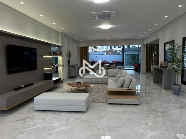Mansão no Condomínio Jardim Acapulco