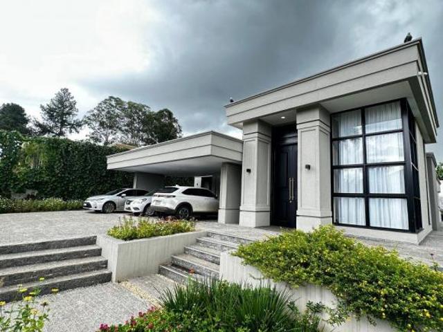 MANSÃO NA QUADRA 12 DO PARK WAY COM 4 SUÍTES E LINDA ÁREA DE LAZER