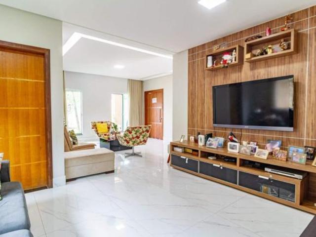 Mansão na Rua do Jockey | 800m² de Terreno, Escriturada e Lazer Completo – Vicente Pires