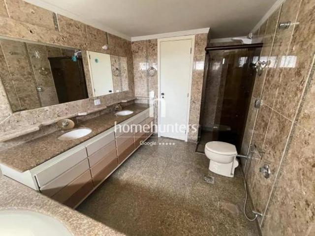 Mansão Suspensa Triplex no Cambuí 960 m², 4 Suítes e Piscina Privativa Ed. William Zammataro Jr