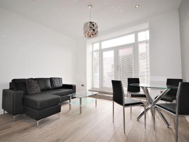 Mansel Street, City Centre, Swansea 2 bed flat to rent £1,150 pcm £265 pw