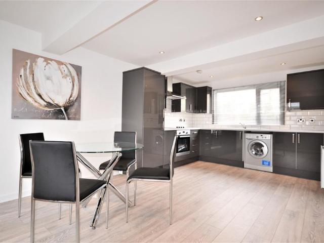 Mansel Street, City Centre, Swansea 2 bed flat to rent £1,295 pcm £299 pw