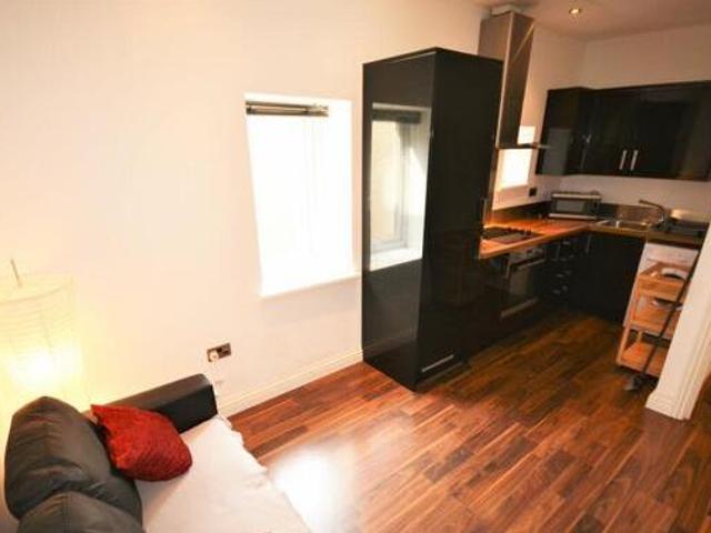 Mansel Street, City Centre, 1 Bedroom Flat