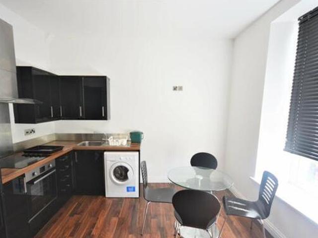 Mansel Street, City Centre, 2 Bedroom Flat