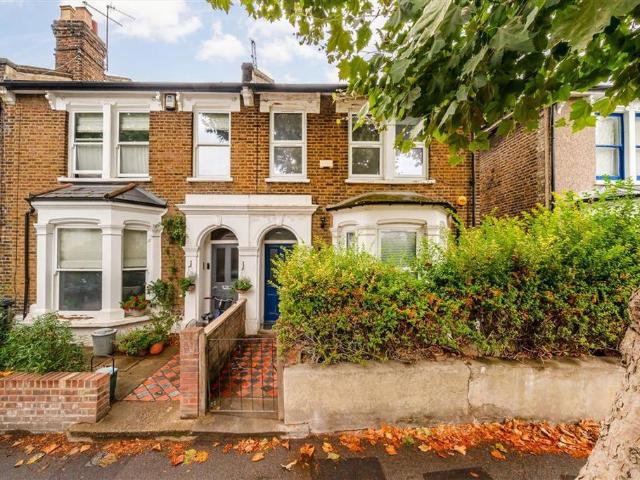 Mansell Road, London W3 2 bed flat to rent £2,500 pcm £577 pw