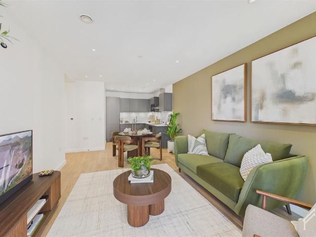 Manser House, London TW8, 2 bed flat to rent, £2,600 pcm | PrimeLocation
