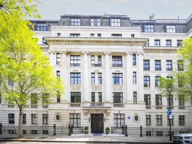 Mansfield Street, Marylebone, London. 2 bed flat to rent £4,550 pcm £1,050 pw