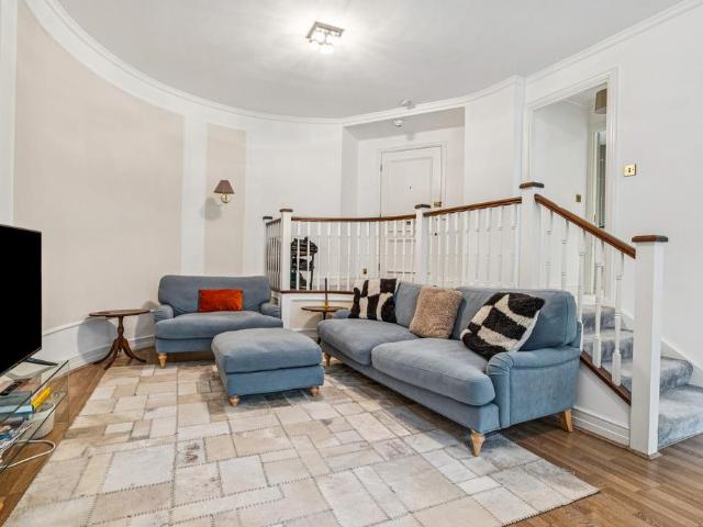 Mansfield Street, W1G 2 bed flat to rent £5,633 pcm £1,300 pw