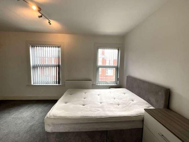 Mansfield Road, Doncaster, DN4