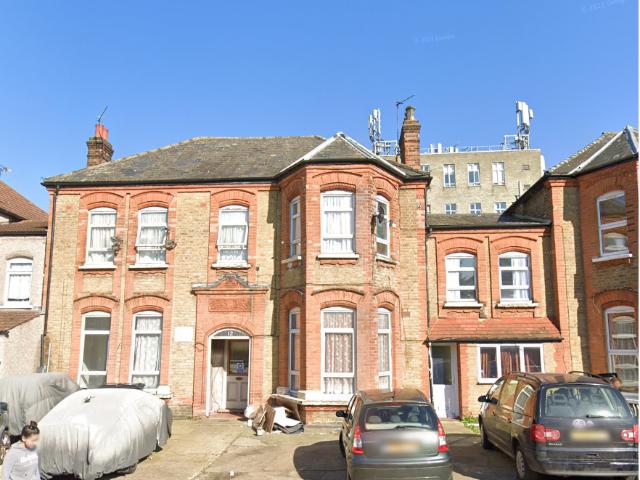 Mansfield Road, Ilford, Essex, IG1 3AZ 1 bed flat to rent £1,475 pcm £340 pw