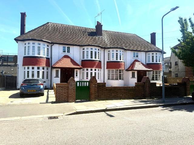 Mansfield Road, Ilford IG1, 2 bed flat to rent, £1,700 pcm | PrimeLocation