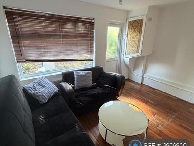Mansfield Road, Ilford, IG1 2 bed flat to rent £1,800 pcm £415 pw