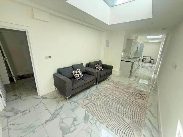 Mansfield Road, London NW3, 2 bed flat to rent, £2,900 pcm | PrimeLocation